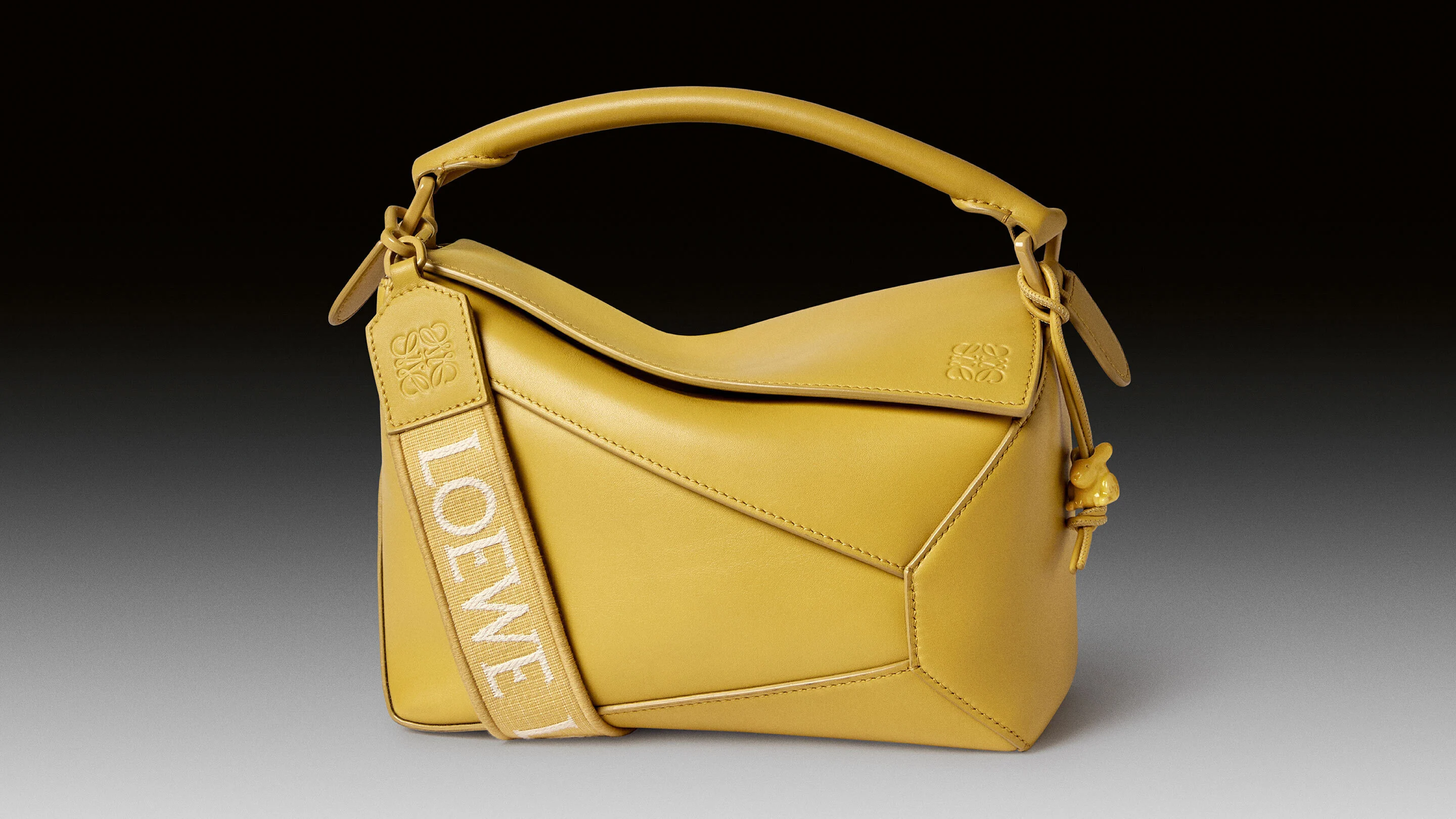 LOEWE's new collection inspired in chinese monochrome ceramics